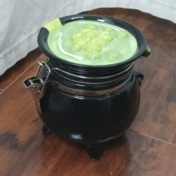 unbranded | Holiday | Ceramic Cauldron With Bubbling Potion Lid ...
